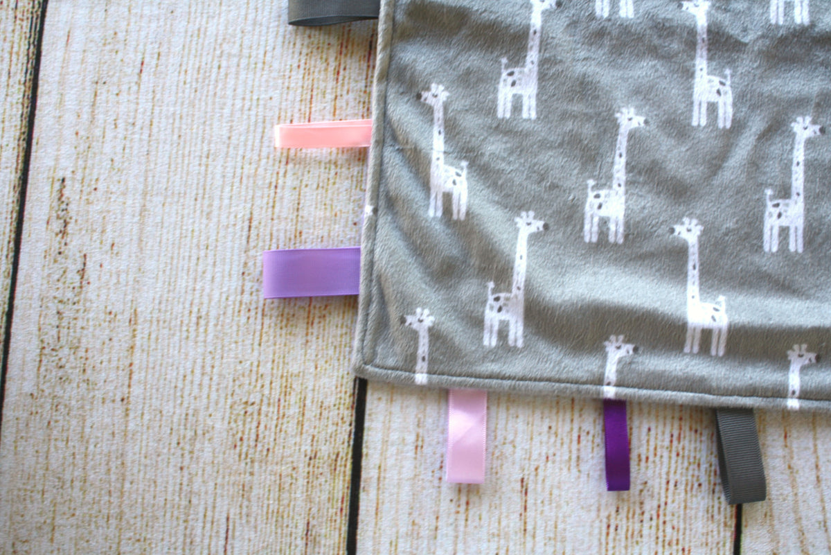 Giraffe Taggy Blanket – Gracious Gifts Inc